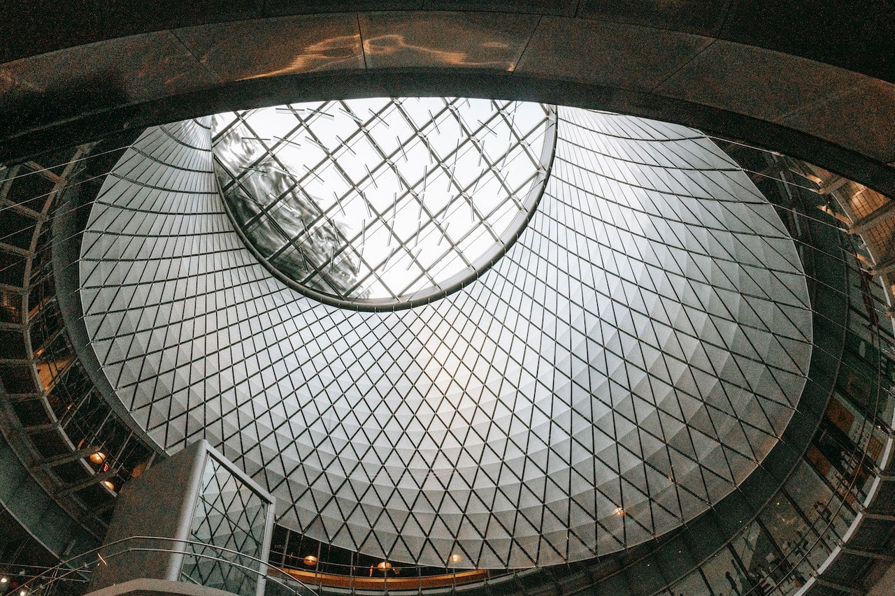 Inspirasi Konstruksi Atap Skylight yang Elegan dan Klasik